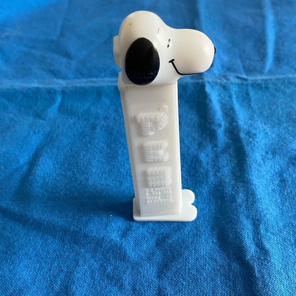 PEZ | Toys | Vintage Snoopy Pez Dispenser White Stem Footed | Poshmark